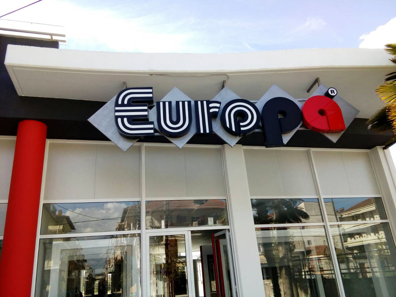 ΕΠΙΓΡΑΦΕΣ ΜΕ ΑΝΑΓΛΥΦΑ 3D ΓΡΑΜΜΑΤΑ